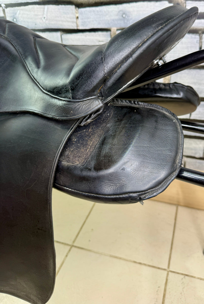 17” Wide Trapezius Panel Saddle - Black – Aberwiel Saddlery
